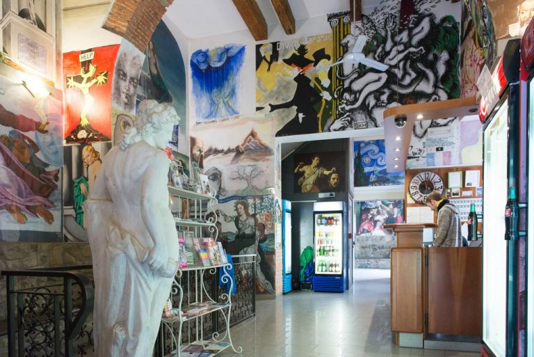 The BEST Hostels in Florence, Italy (2019 • REAL Insider Guide!)