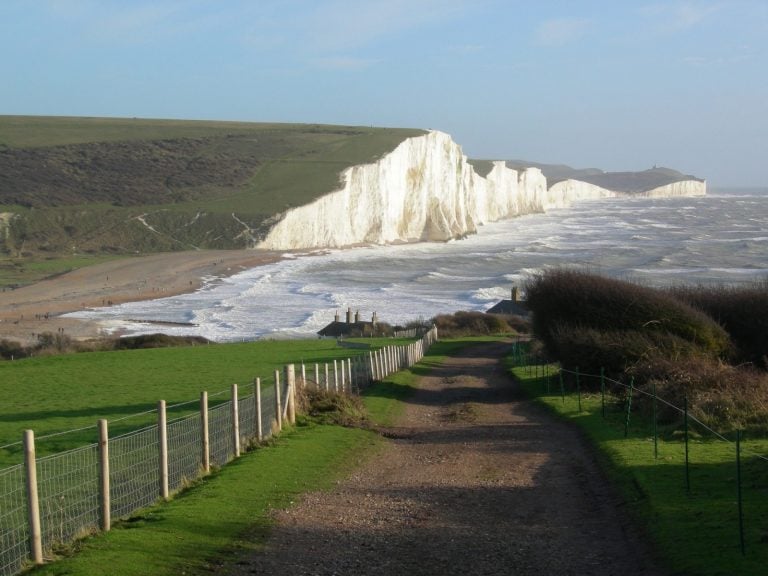 21 Lovely and Best Day Trips From London - Just a Pack
